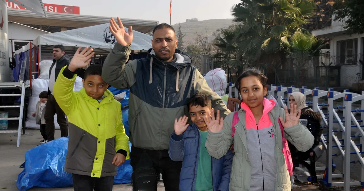 Suriyeliler, minnet duygusuyla ülkelerine dönüyor: Teşekkürler Türkiye ...